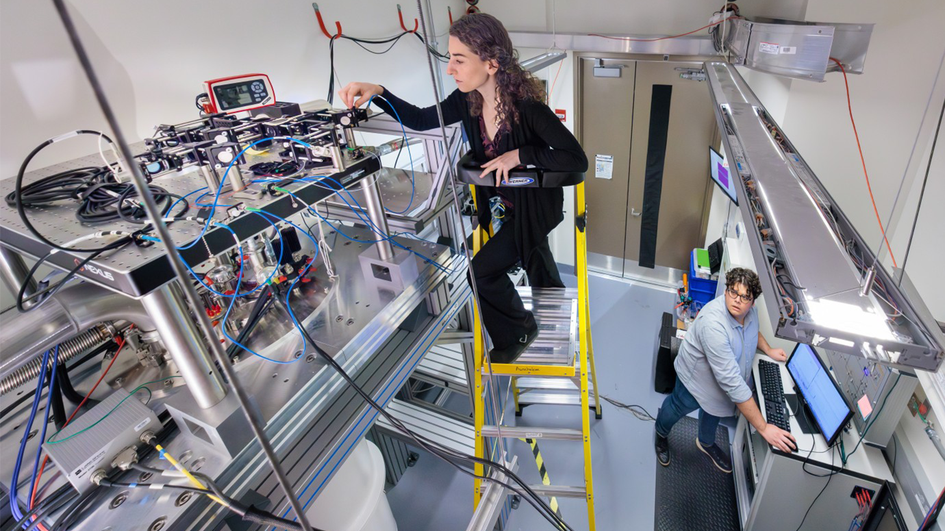 New molecular qubits bring ‘quantum internet’ closer to reality | University of Chicago News